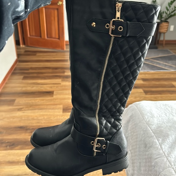 Forever Link | Shoes | Black Forever Boots With Gold Zipper And Details ...